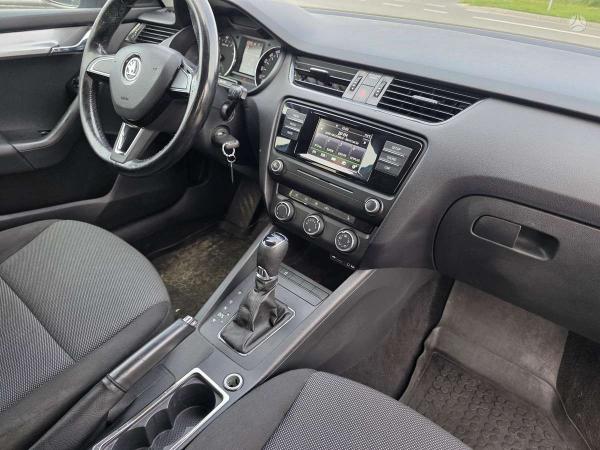 Blue Skoda Octavia 2015 in Kretinga, with an engine capacity of 1.20 L and mileage of 335 thousand km for 4500 €, photo 8 on AUTOMOTO.COM.LV