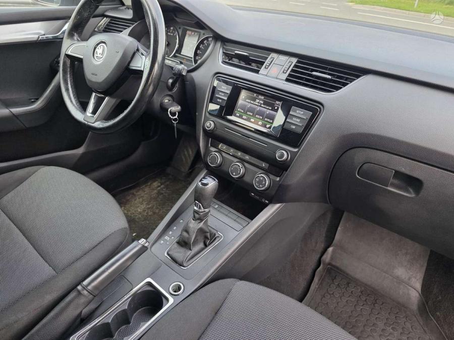 Zils Skoda Octavia 2015 Kretinga, ar dzinēja tilpumu 1.20 L un nobraukumu 335 tūkst. km par 4500 €, foto 9 vietnē AUTOMOTO.COM.LV