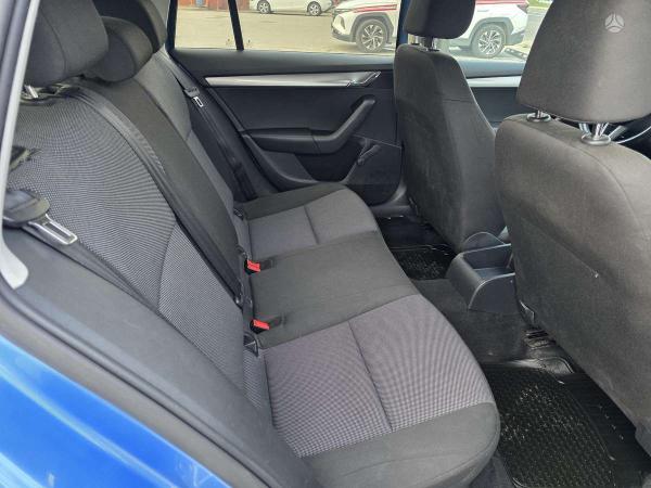 Blue Skoda Octavia 2015 in Kretinga, with an engine capacity of 1.20 L and mileage of 335 thousand km for 4500 €, photo 9 on AUTOMOTO.COM.LV