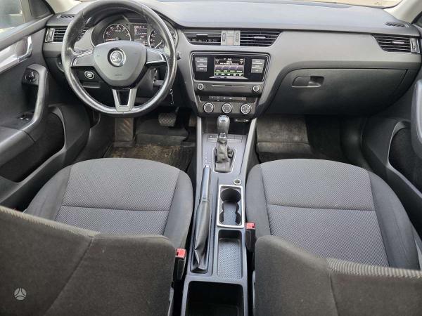 Blue Skoda Octavia 2015 in Kretinga, with an engine capacity of 1.20 L and mileage of 335 thousand km for 4500 €, photo 10 on AUTOMOTO.COM.LV