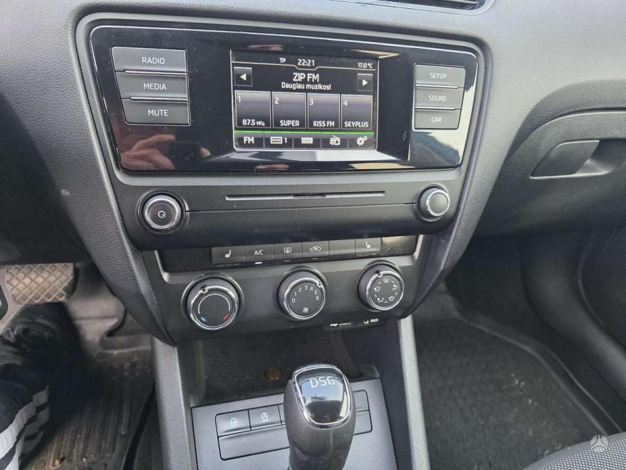Zils Skoda Octavia 2015 Kretinga, ar dzinēja tilpumu 1.20 L un nobraukumu 335 tūkst. km par 4500 €, foto 13 vietnē AUTOMOTO.COM.LV