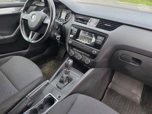 Blue Skoda Octavia 2015 in Kretinga, with an engine capacity of 1.20 L and mileage of 345 thousand km for 4500 €, photo 9 on AUTOMOTO.COM.LV