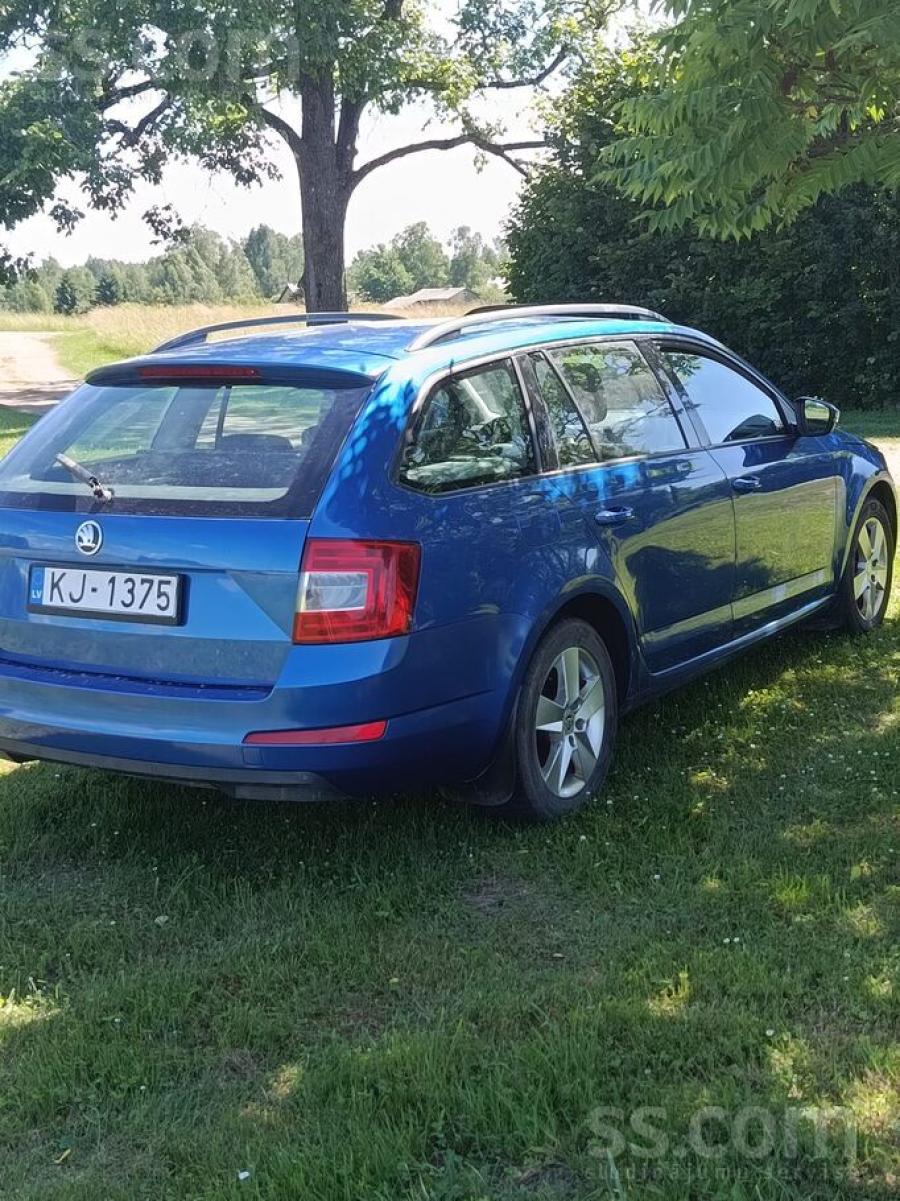 Blue Skoda Octavia 2016 in Aluksne, with an engine capacity of 2.00 L and mileage of 407 thousand km for 3500 €, photo 5 on AUTOMOTO.COM.LV