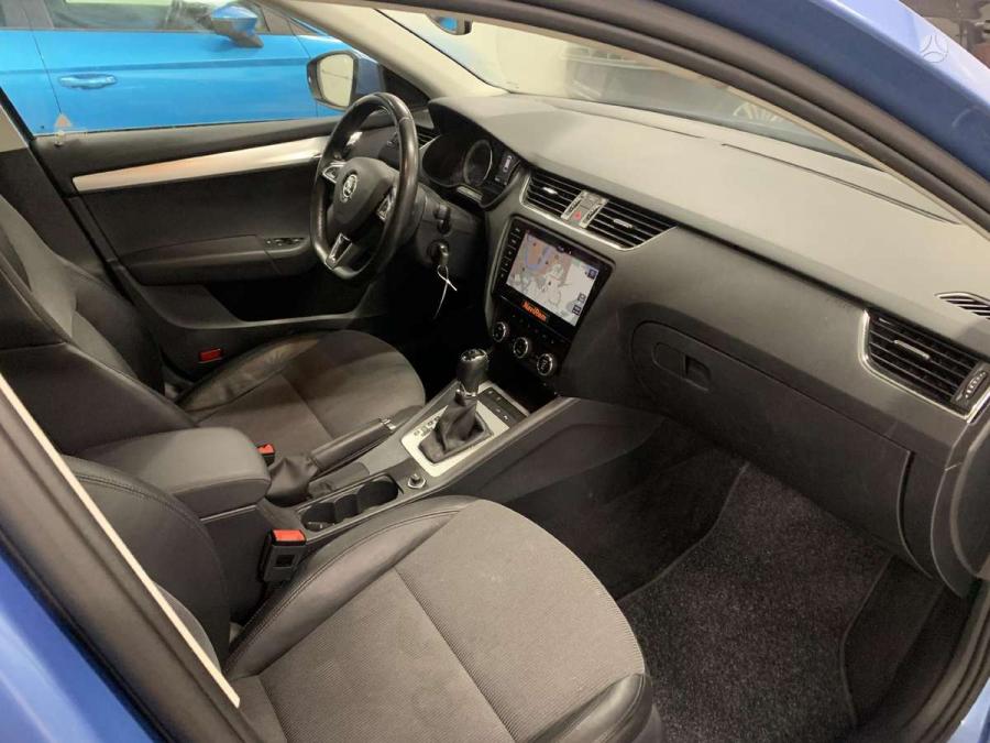 Blue Skoda Octavia 2017 in Kaunas, with an engine capacity of 1.60 L and mileage of 190 thousand km for 6200 €, photo 7 on AUTOMOTO.COM.LV