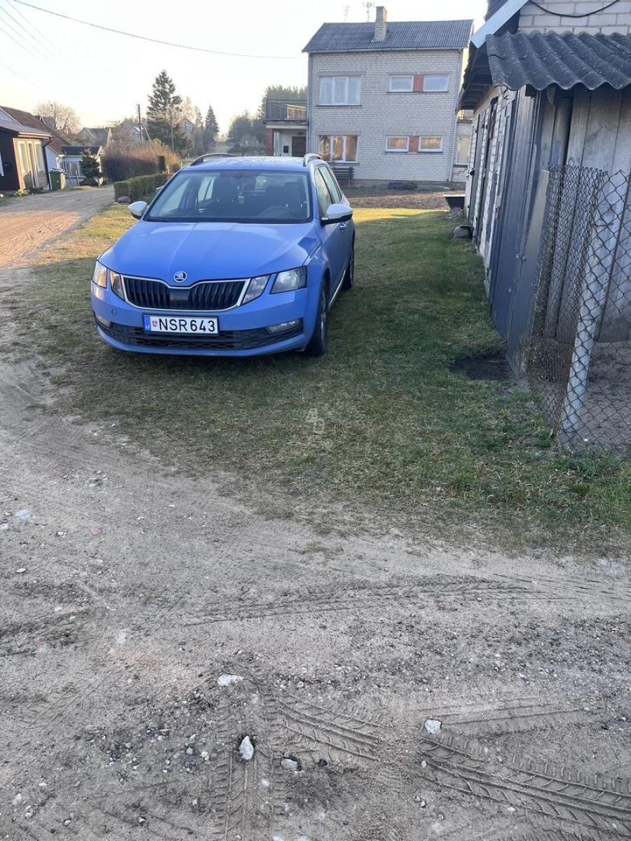 Blue Skoda Octavia 2017 in Vilnius, with an engine capacity of 2.00 L and mileage of 463 thousand km for 7000 €, photo 1 on AUTOMOTO.COM.LV