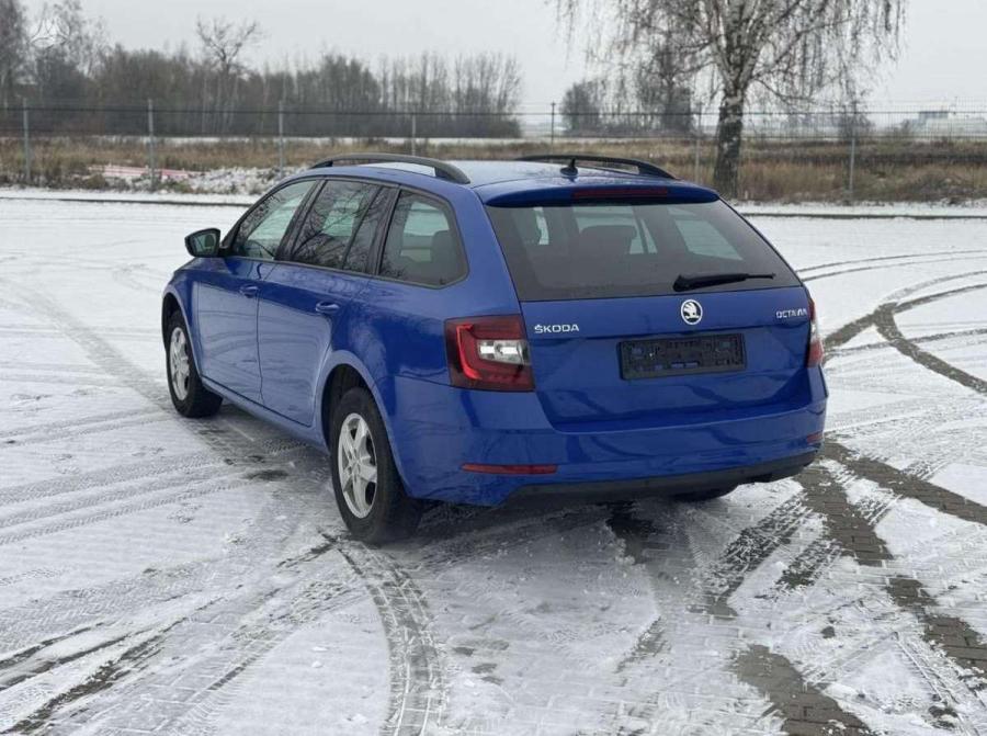 Blue Skoda Octavia 2018 in Marijampole, with an engine capacity of 1.60 L and mileage of 302 thousand km for 6700 €, photo 3 on AUTOMOTO.COM.LV