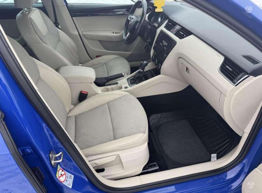 Blue Skoda Octavia 2018 in Marijampole, with an engine capacity of 1.60 L and mileage of 302 thousand km for 6700 €, photo 11 on AUTOMOTO.COM.LV