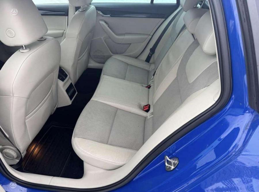 Blue Skoda Octavia 2018 in Marijampole, with an engine capacity of 1.60 L and mileage of 302 thousand km for 6600 €, photo 12 on AUTOMOTO.COM.LV