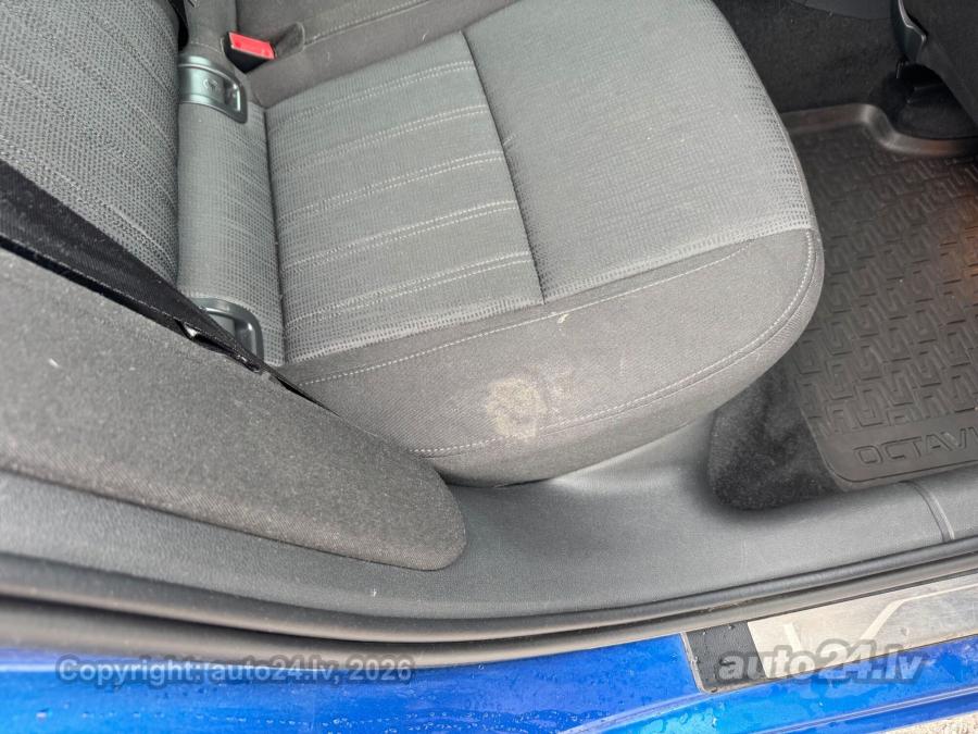 Blue Skoda Octavia 2018 in Tallinn, with an engine capacity of 2.00 L and mileage of 135 thousand km for 12500 €, photo 13 on AUTOMOTO.COM.LV