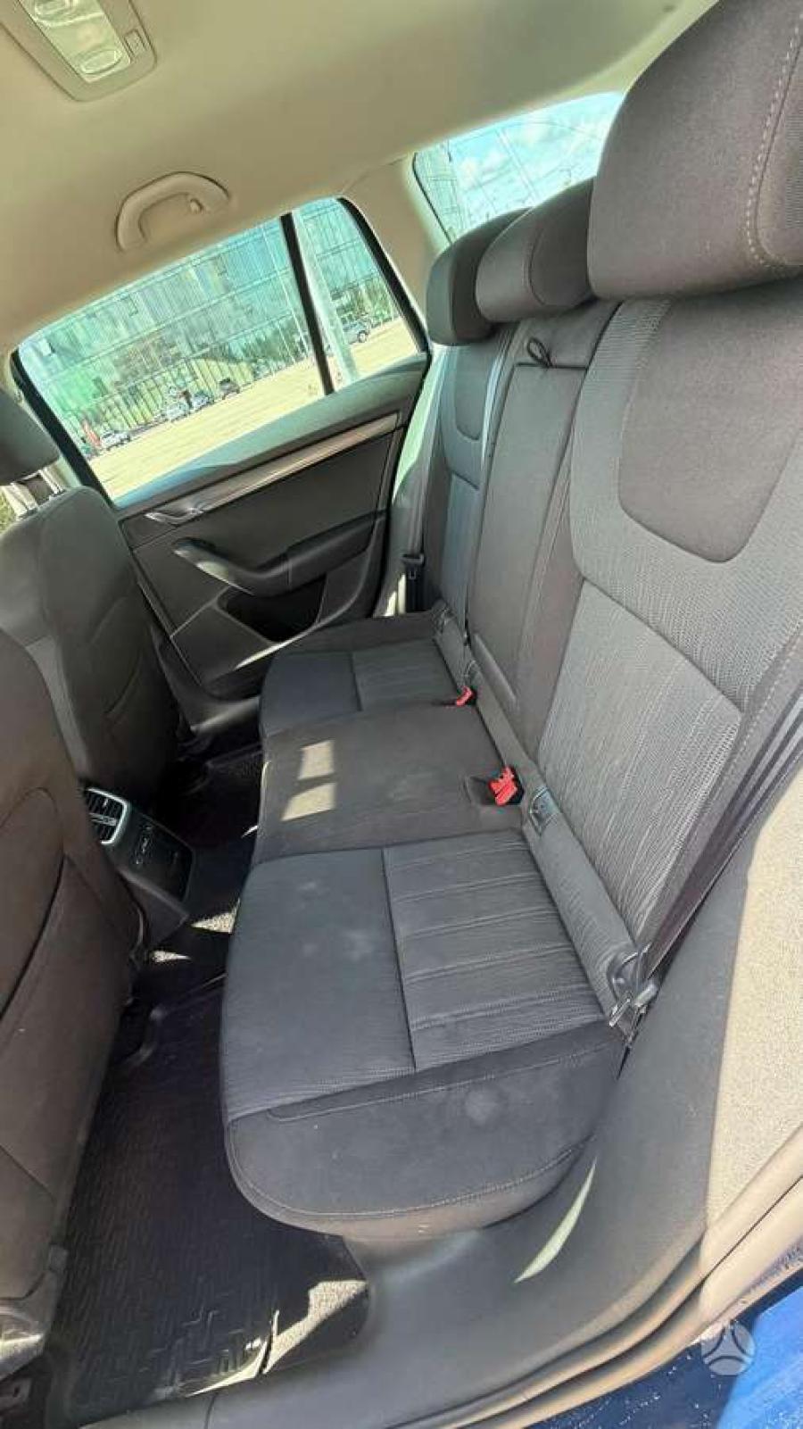 Blue Skoda Octavia 2018 in Siauliai, with an engine capacity of 1.97 L and mileage of 311 thousand km for 8050 €, photo 11 on AUTOMOTO.COM.LV