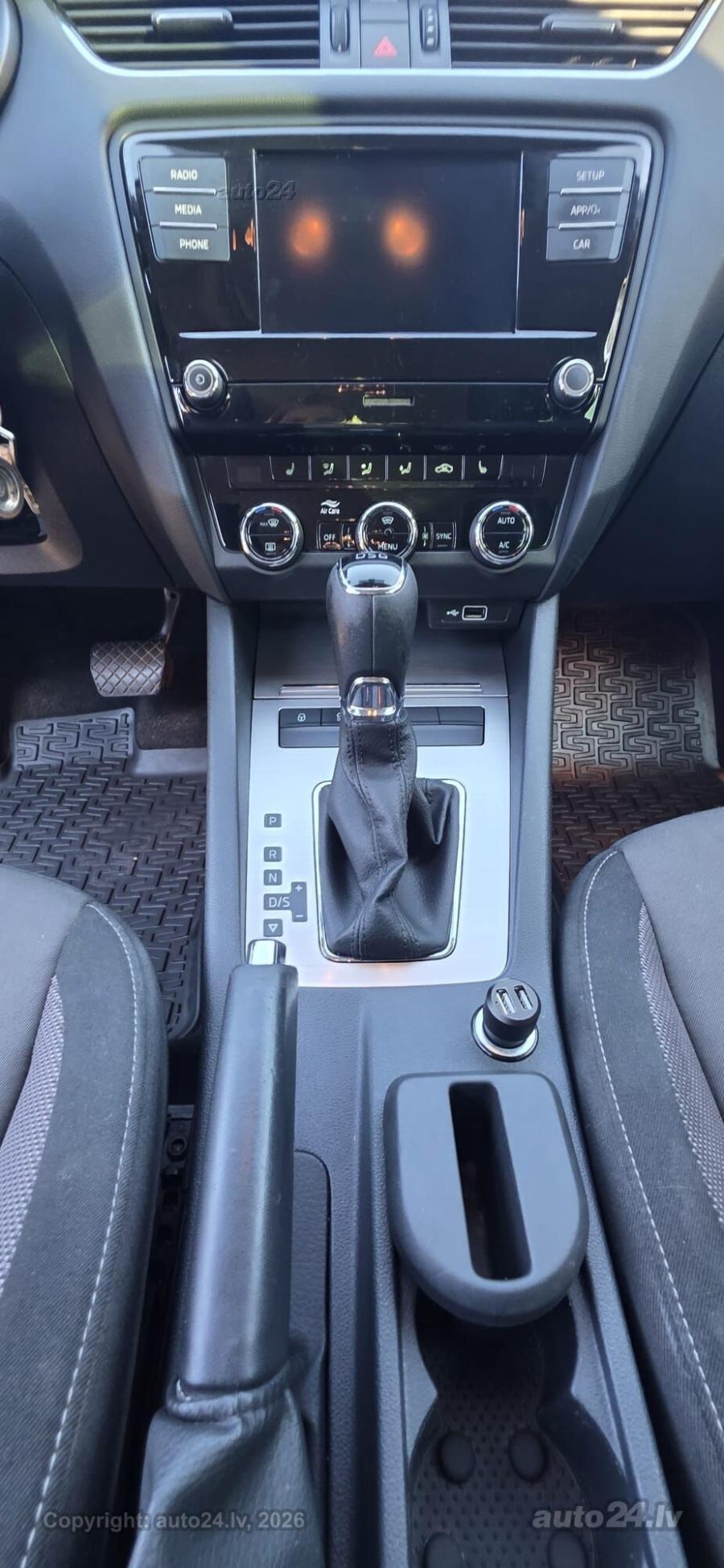 Zils Skoda Octavia 2019 Tallina, ar dzinēja tilpumu 1.50 L un nobraukumu 195 tūkst. km par 8700 €, foto 4 vietnē AUTOMOTO.COM.LV