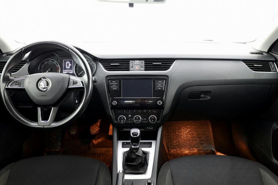 Blue Skoda Octavia 2019 in Tallinn, with an engine capacity of 1.50 L and mileage of 219 thousand km for 3499 €, photo 6 on AUTOMOTO.COM.LV