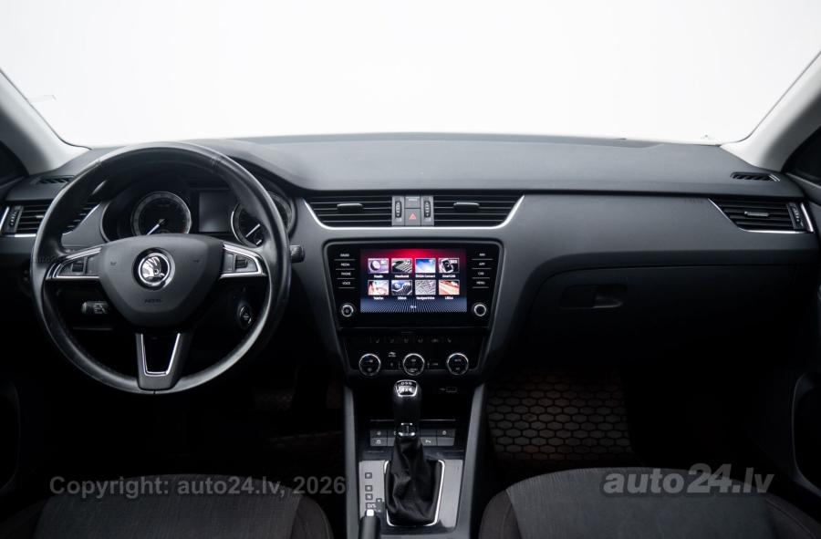 Zils Skoda Octavia 2019 Tallina, ar dzinēja tilpumu 2.00 L un nobraukumu 224 tūkst. km par 10999 €, foto 14 vietnē AUTOMOTO.COM.LV