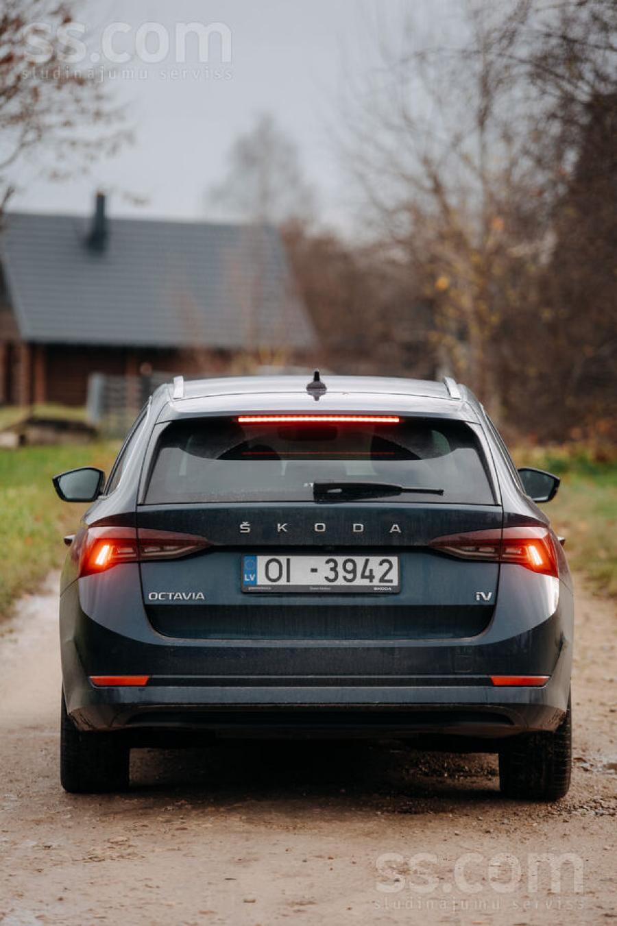 Blue Skoda Octavia 2021 in Riga, with an engine capacity of 1.40 L and mileage of 78 thousand km for 20750 €, photo 3 on AUTOMOTO.COM.LV