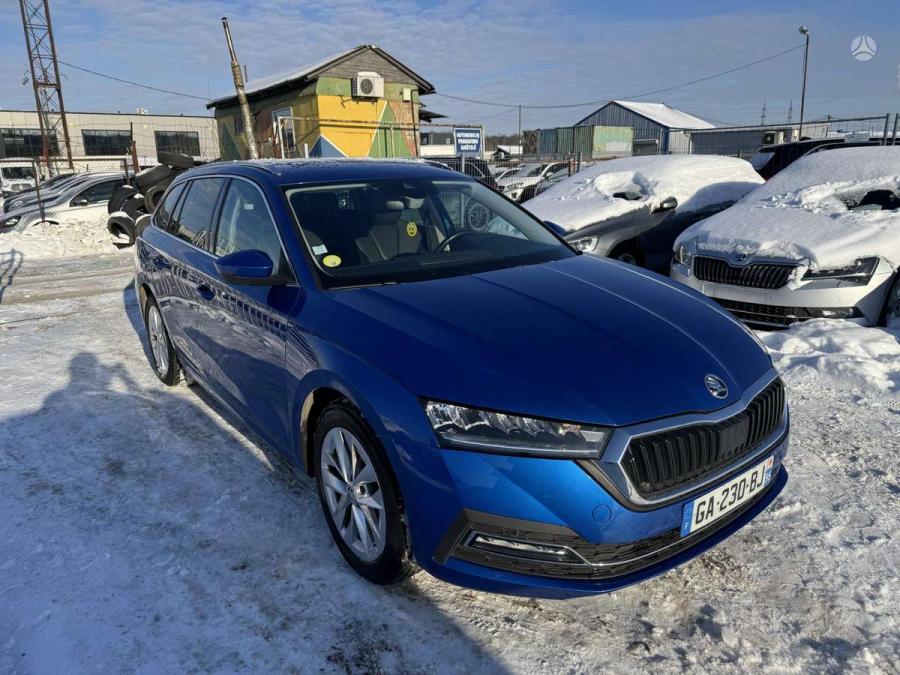 Blue Skoda Octavia 2021 in Kaunas, with an engine capacity of 1.97 L and mileage of 200 thousand km for 16400 €, photo 2 on AUTOMOTO.COM.LV
