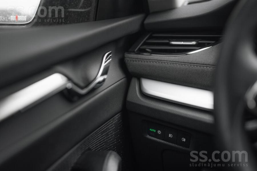 Blue Skoda Octavia 2021 in Riga, with an engine capacity of 2.00 L and mileage of 182 thousand km for 15500 €, photo 11 on AUTOMOTO.COM.LV