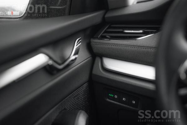 Blue Skoda Octavia 2021 in Riga, with an engine capacity of 2.00 L and mileage of 182 thousand km for 15000 €, photo 10 on AUTOMOTO.COM.LV