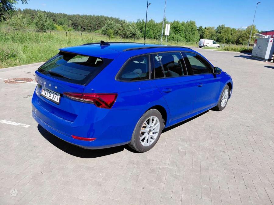 Blue Skoda Octavia 2021 in Vilnius, with an engine capacity of 1.97 L and mileage of 231 thousand km for 12000 €, photo 3 on AUTOMOTO.COM.LV
