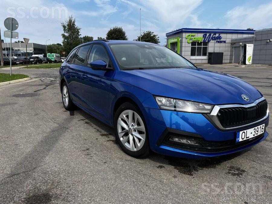 Blue Skoda Octavia 2021 in Riga, with an engine capacity of 2.00 L and mileage of 197 thousand km for 15990 €, photo 3 on AUTOMOTO.COM.LV