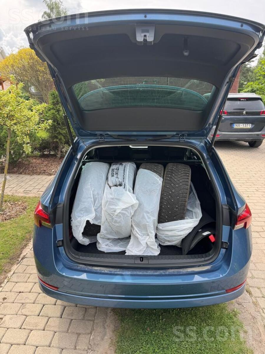 Blue Skoda Octavia 2021 in Riga, with an engine capacity of 1.50 L and mileage of 171 thousand km for 14000 €, photo 9 on AUTOMOTO.COM.LV