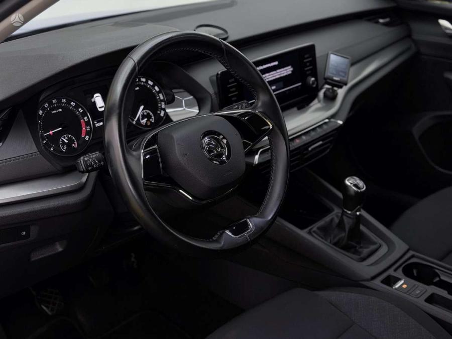 Blue Skoda Octavia 2021 in Vilnius, with an engine capacity of 1.97 L and mileage of 232 thousand km for 11999 €, photo 10 on AUTOMOTO.COM.LV