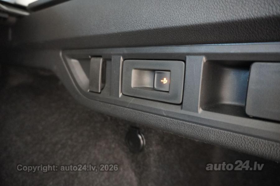 Zils Skoda Octavia 2021 Tallina, ar dzinēja tilpumu 1.50 L un nobraukumu 195 tūkst. km par 12500 €, foto 9 vietnē AUTOMOTO.COM.LV