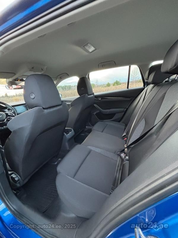 Zils Skoda Octavia 2022 Tallina, ar dzinēja tilpumu 1.50 L un nobraukumu 78 tūkst. km par 19990 €, foto 11 vietnē AUTOMOTO.COM.LV
