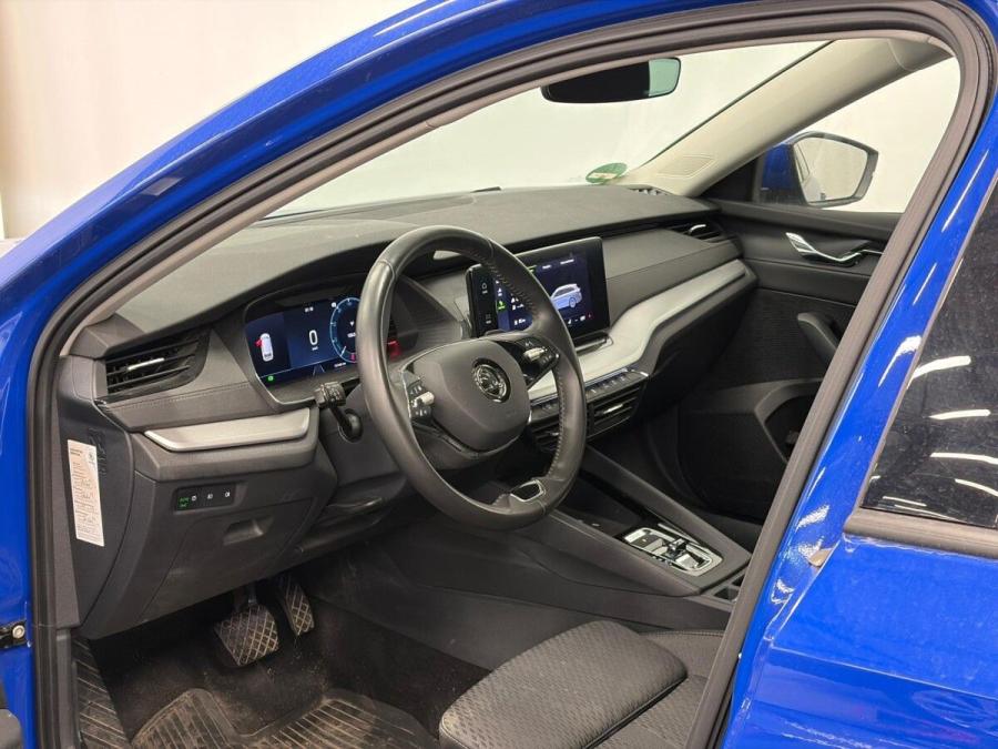 Blue Skoda Octavia 2022 in Tallinn, with an engine capacity of 2.00 L and mileage of 157 thousand km for 18550 €, photo 3 on AUTOMOTO.COM.LV