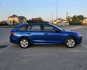 Blue Skoda Octavia 2022 in Taurage, with an engine capacity of 1.97 L and mileage of 228 thousand km for 12500 €, photo 5 on AUTOMOTO.COM.LV