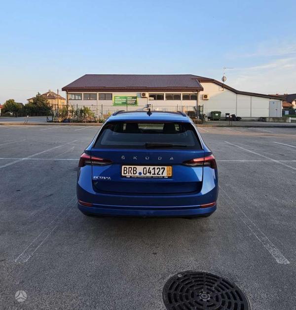 Blue Skoda Octavia 2022 in Taurage, with an engine capacity of 1.97 L and mileage of 228 thousand km for 12500 €, photo 7 on AUTOMOTO.COM.LV