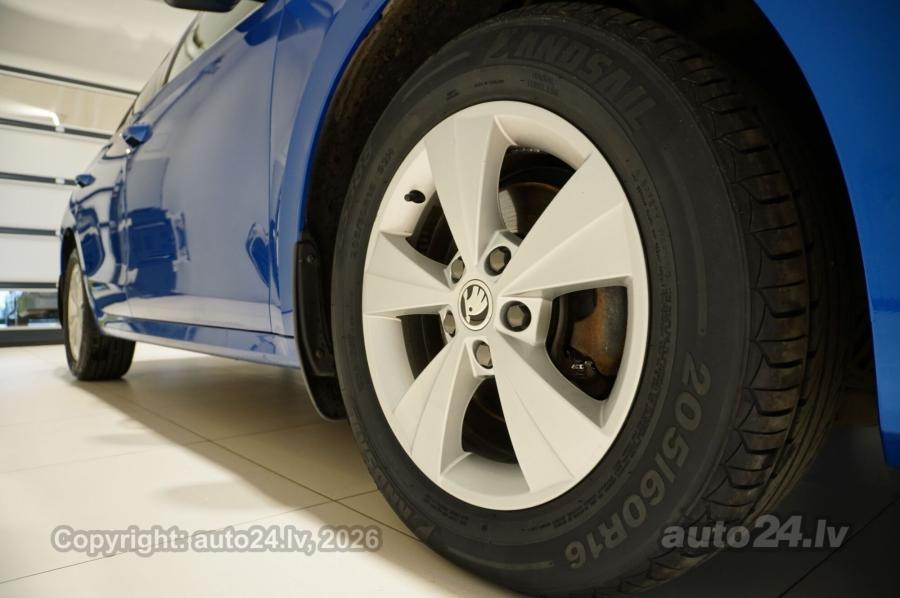 Blue Skoda Octavia 2022 in Tallinn, with an engine capacity of 2.00 L and mileage of 154 thousand km for 15900 €, photo 6 on AUTOMOTO.COM.LV