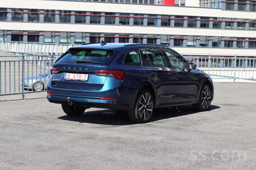 Blue Skoda Octavia 2023 in Riga, with an engine capacity of 1.40 L and mileage of 35 thousand km for 24980 €, photo 7 on AUTOMOTO.COM.LV