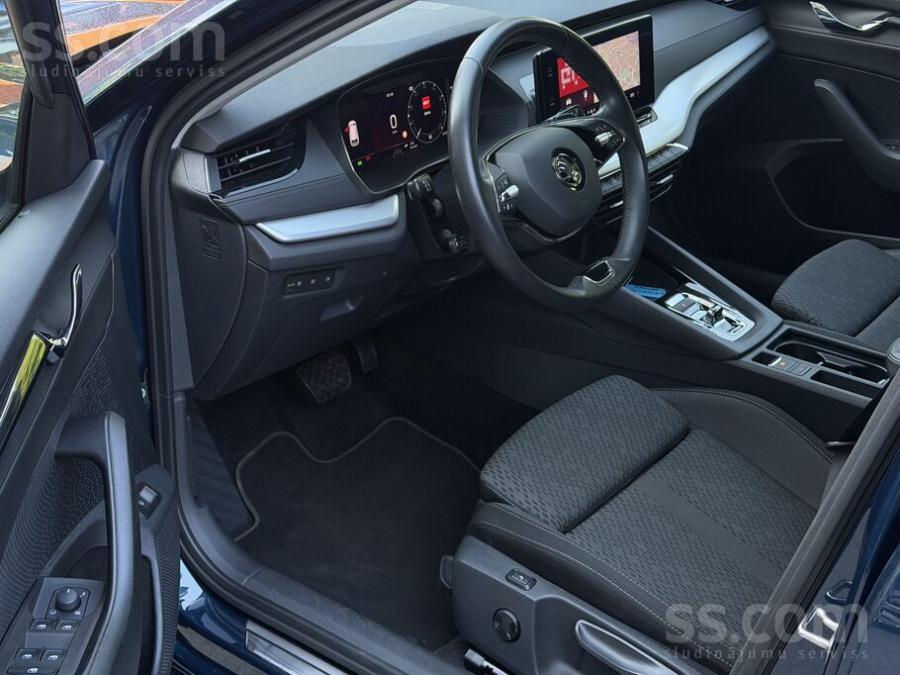 Blue Skoda Octavia 2023 in Riga, with an engine capacity of 1.40 L and mileage of 35 thousand km for 24980 €, photo 8 on AUTOMOTO.COM.LV