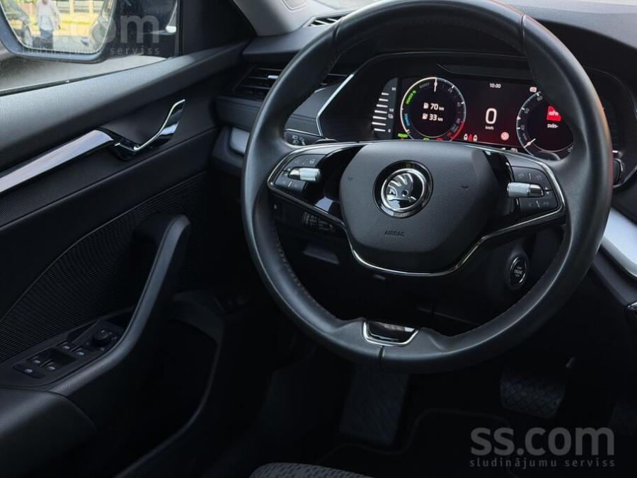 Blue Skoda Octavia 2023 in Riga, with an engine capacity of 1.40 L and mileage of 35 thousand km for 24980 €, photo 17 on AUTOMOTO.COM.LV