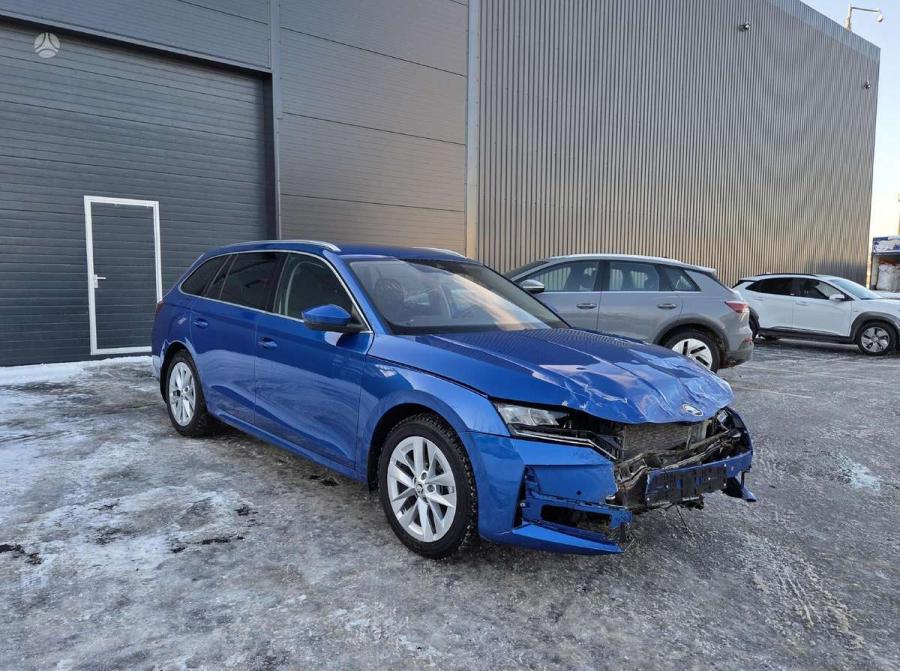 Blue Skoda Octavia 2024 in Kaunas, with an engine capacity of 1.97 L and mileage of 50 thousand km for 11900 €, photo 1 on AUTOMOTO.COM.LV