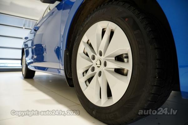 Zils Skoda Octavia 2024 Tallina, ar dzinēja tilpumu 2.00 L un nobraukumu 138 tūkst. km par 18500 €, foto 5 vietnē AUTOMOTO.COM.LV