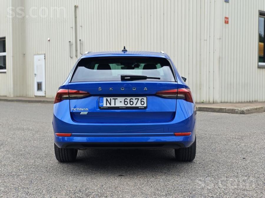 Blue Skoda Octavia 2024 in Riga, with an engine capacity of 2.00 L and mileage of 41 thousand km for 22790 €, photo 5 on AUTOMOTO.COM.LV