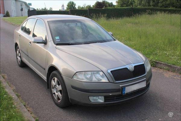 Brown Skoda Octavia 2008 in Vilnius, with an engine capacity of 1.60 L and mileage of 196 thousand km for 1350 €, photo 4 on AUTOMOTO.COM.LV