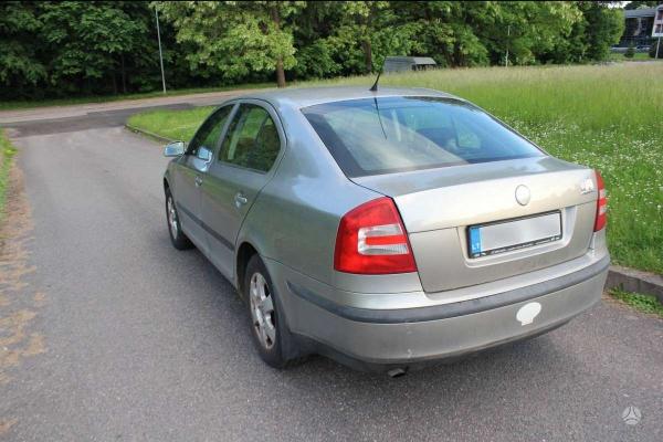 Brown Skoda Octavia 2008 in Vilnius, with an engine capacity of 1.60 L and mileage of 196 thousand km for 1350 €, photo 7 on AUTOMOTO.COM.LV