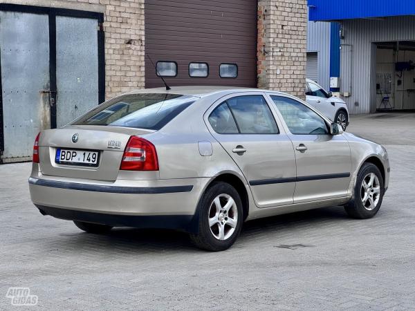 Brown Skoda Octavia 2005 in Kretinga, with an engine capacity of 1.60 L and mileage of 138 thousand km for 1250 €, photo 5 on AUTOMOTO.COM.LV