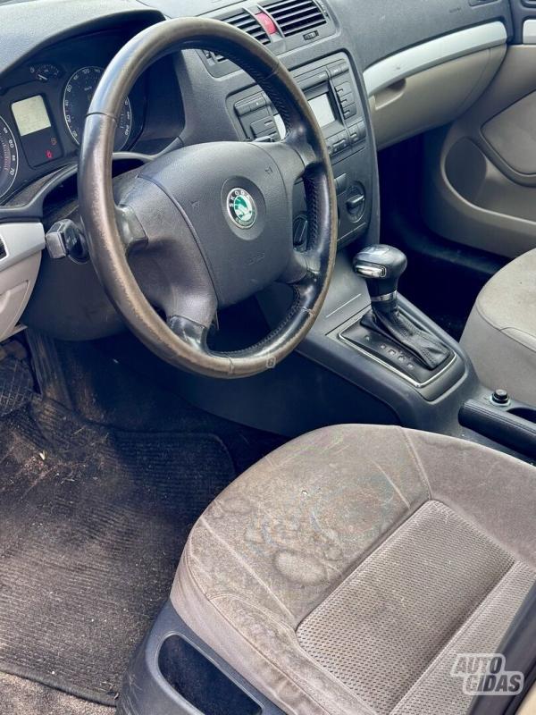 Brown Skoda Octavia 2005 in Kretinga, with an engine capacity of 1.60 L and mileage of 138 thousand km for 1250 €, photo 9 on AUTOMOTO.COM.LV
