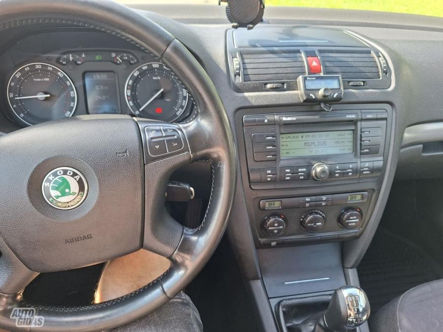 Brūns Skoda Octavia 2005 Panevēža, ar dzinēja tilpumu 1.90 L un nobraukumu 595 tūkst. km par 1630 €, foto 11 vietnē AUTOMOTO.COM.LV