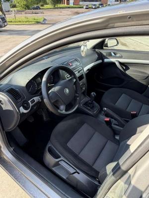 Brown Skoda Octavia 2007 in Panevezys, with an engine capacity of 1.90 L and mileage of 298 thousand km for 1385 €, photo 6 on AUTOMOTO.COM.LV