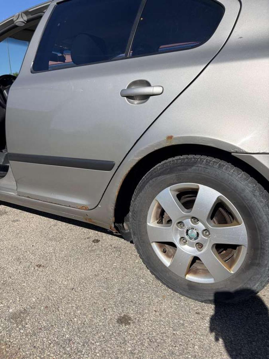 Brown Skoda Octavia 2008 in Klaipeda, with an engine capacity of 1.90 L and mileage of 281 thousand km for 750 €, photo 10 on AUTOMOTO.COM.LV