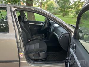 Brown Skoda Octavia 2008 in Jelgava, with an engine capacity of 1.90 L and mileage of 226 thousand km for 1490 €, photo 9 on AUTOMOTO.COM.LV