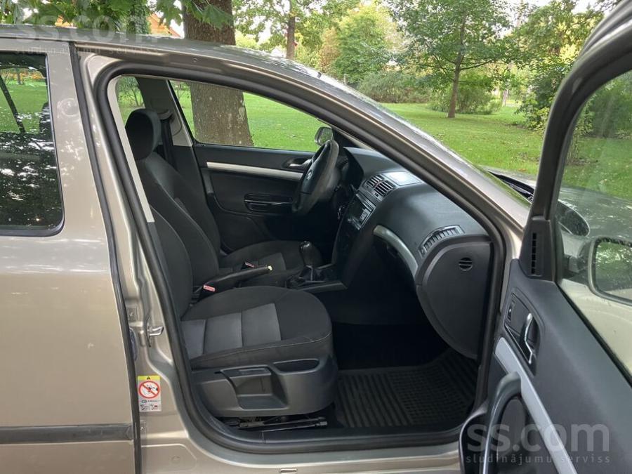 Brown Skoda Octavia 2008 in Jelgava, with an engine capacity of 1.90 L and mileage of 226 thousand km for 1490 €, photo 9 on AUTOMOTO.COM.LV
