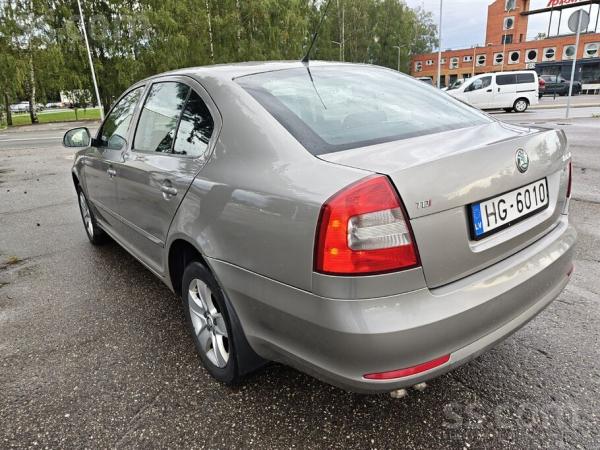 Skoda Octavia 2009 in Riga on AUTOMOTO.COM.LV Brown Skoda Octavia 2009 in Riga, with an engine capacity of 2.00 L and mileage of 282 thousand km for 2350 €, photo 4 on AUTOMOTO.COM.LV