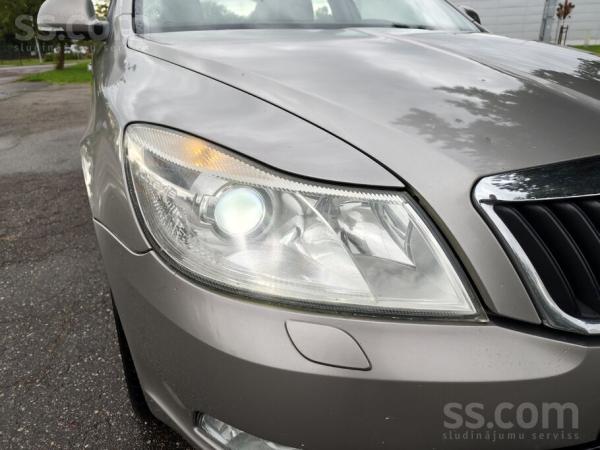 Skoda Octavia 2009 in Riga on AUTOMOTO.COM.LV Brown Skoda Octavia 2009 in Riga, with an engine capacity of 2.00 L and mileage of 282 thousand km for 2350 €, photo 6 on AUTOMOTO.COM.LV