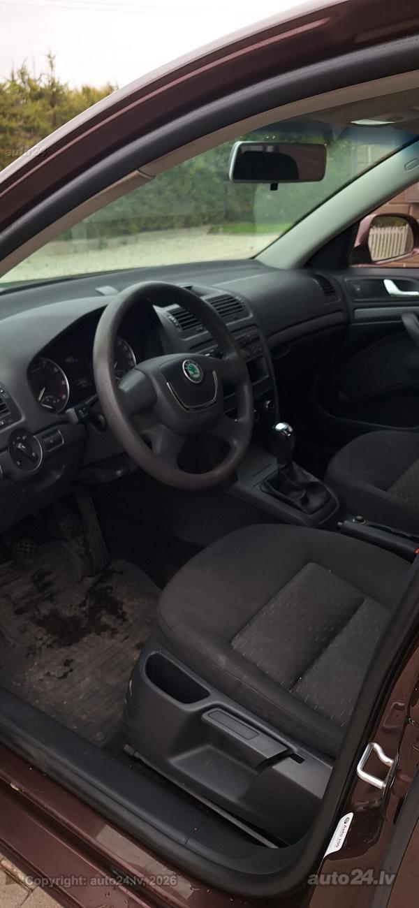 Brūns Skoda Octavia 2010 Tartu, ar dzinēja tilpumu 1.60 L un nobraukumu 139 tūkst. km par 3300 €, foto 5 vietnē AUTOMOTO.COM.LV