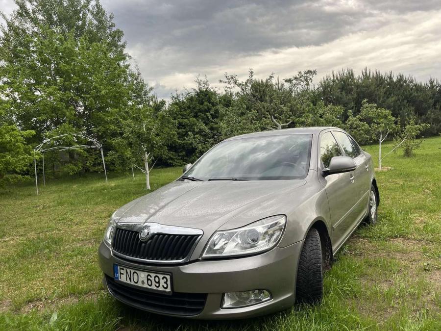 Brūns Skoda Octavia 2012 Viļņa, ar dzinēja tilpumu 1.20 L un nobraukumu 256 tūkst. km par 3000 €, foto 1 vietnē AUTOMOTO.COM.LV